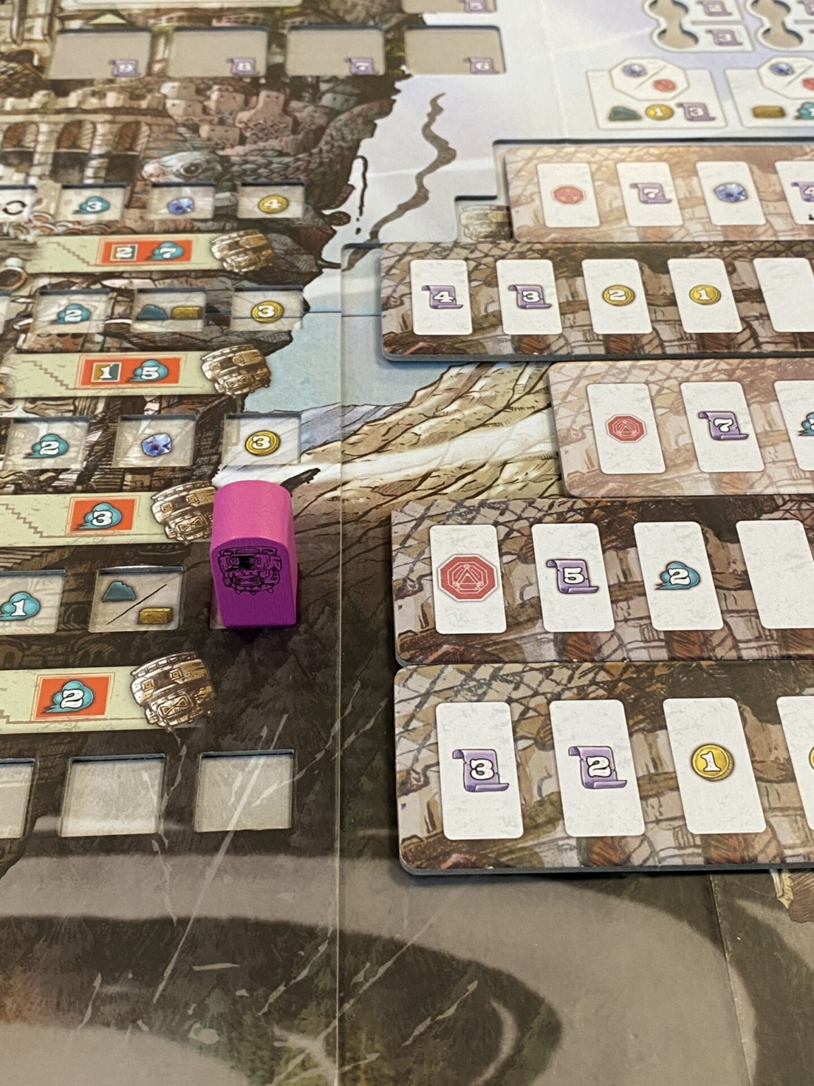 FALLINGってどんなゲーム？ | 様々なボードゲームを遊べるカフェと、ゲームの販売をしている「SUNNY BIRD」です